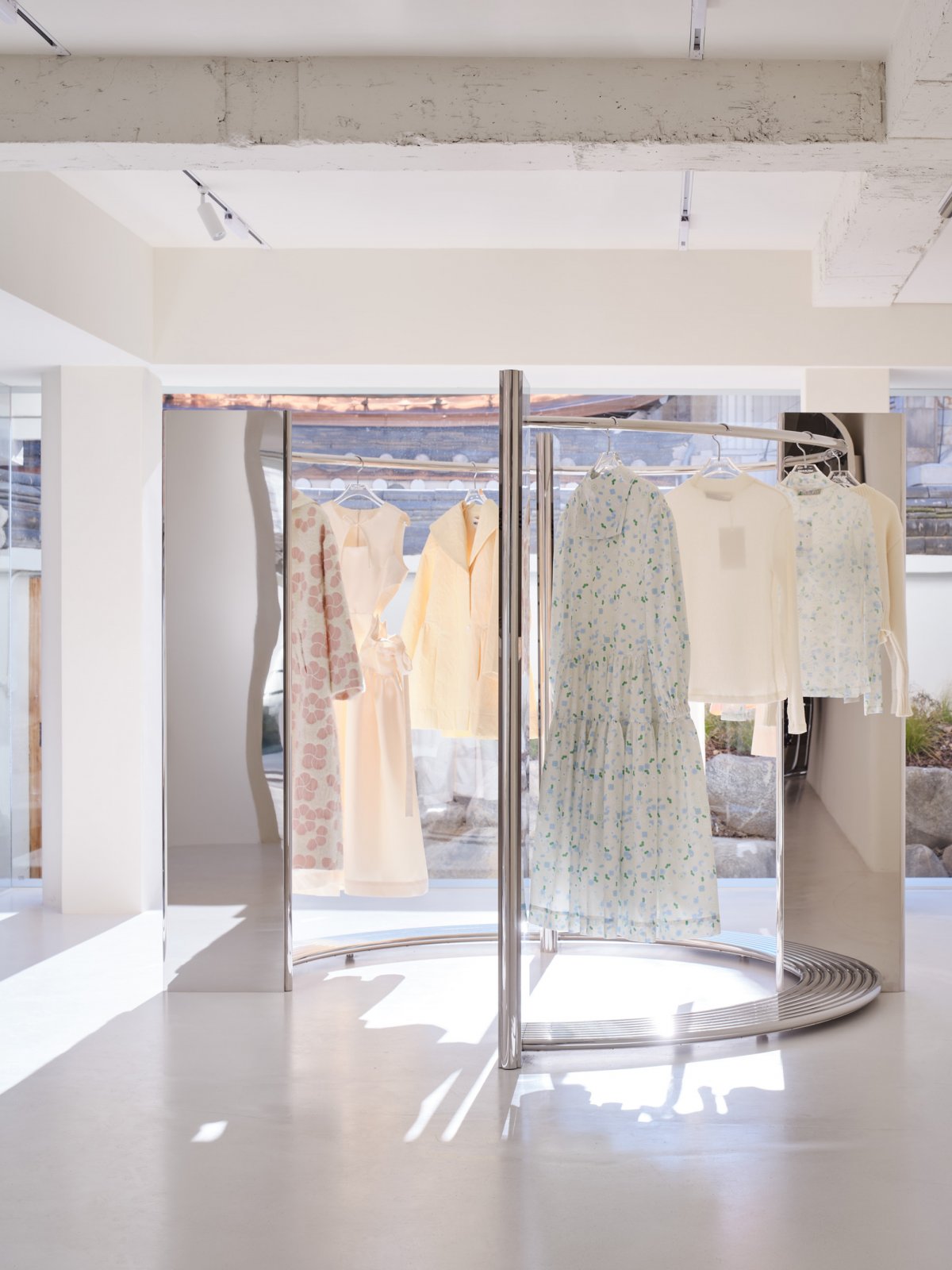 YINJISPACE - Studio Fragment x Minjukim Anguk Flagship Store